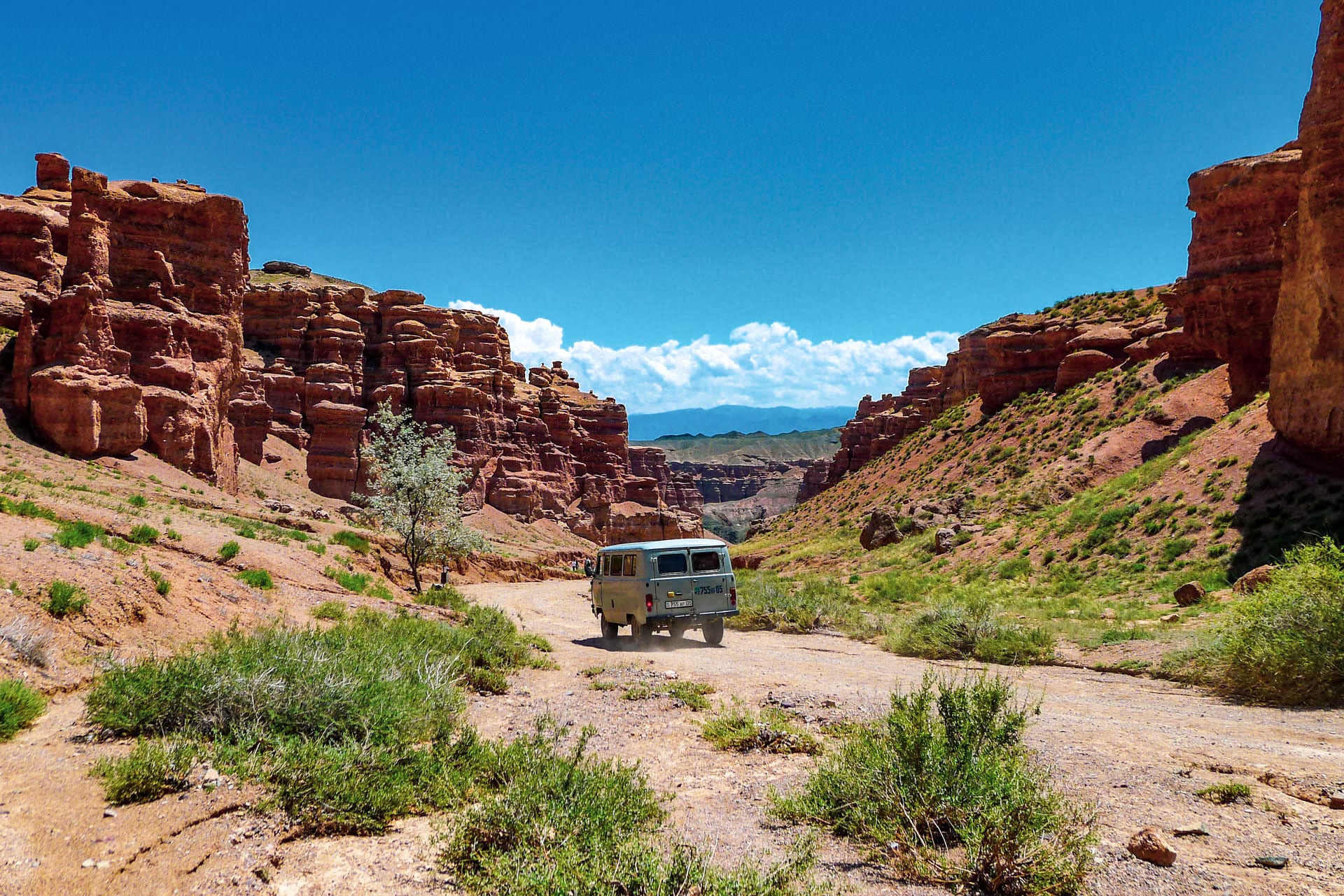 Charyn Canyon: A Complete Guide - Discoveny