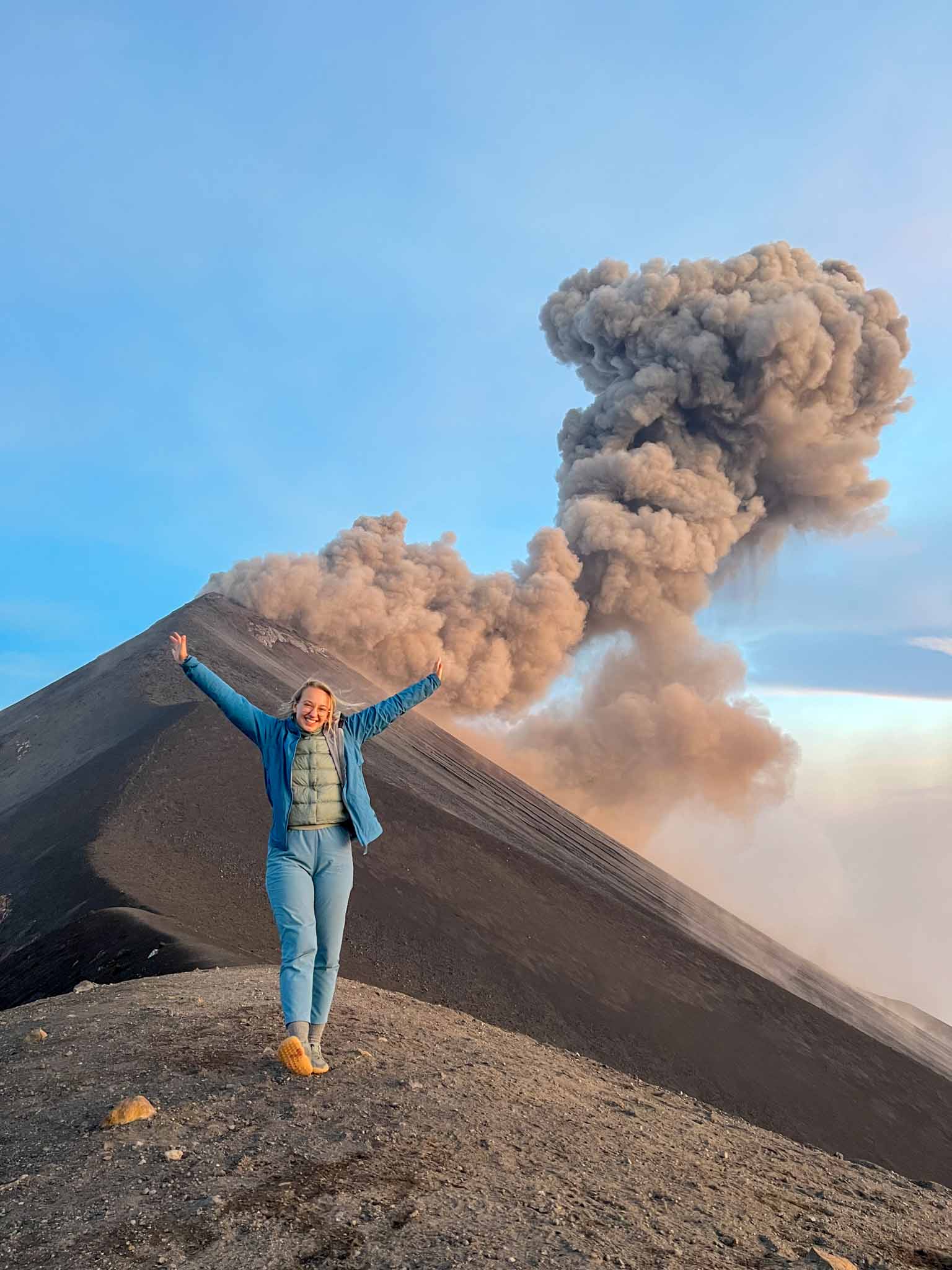 The ULTIMATE guide to the Acatenango Volcano hike, Guatemala - Discoveny